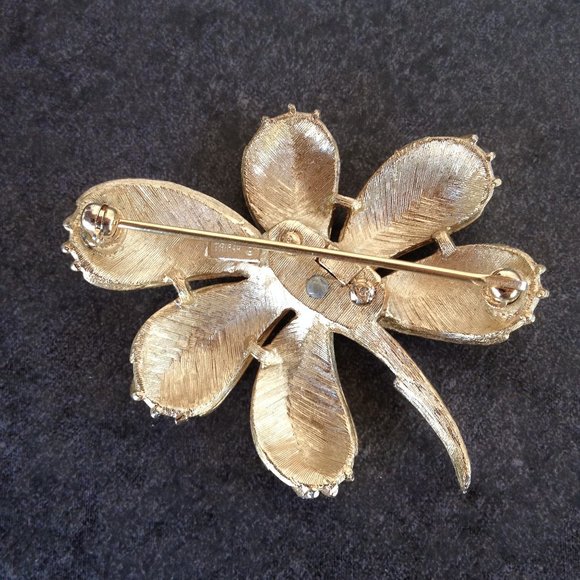 Trifari | Jewelry | Vintage Gold And White Floral Brooch By Trifari ...